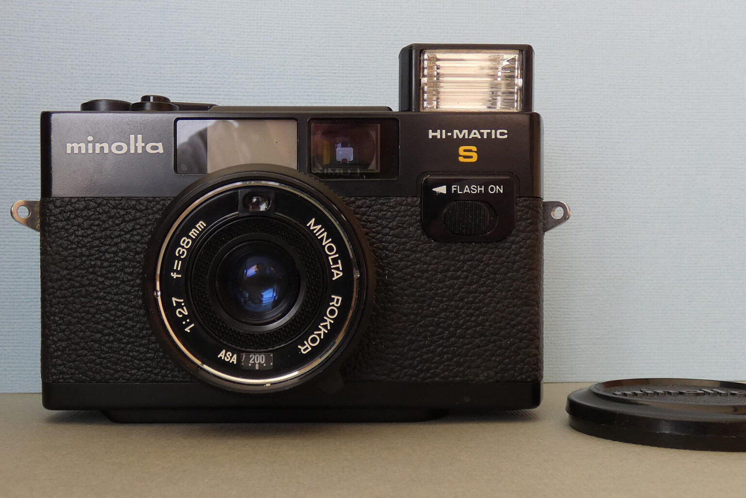Minolta Hi-Matic AF - Get info on features, films & batteries